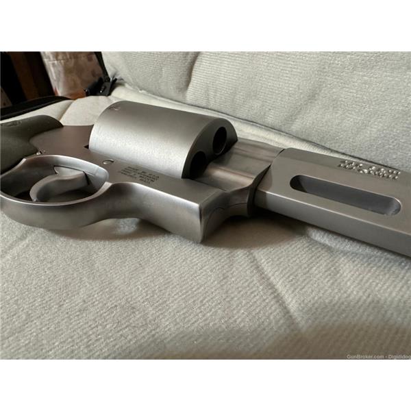 SMITH AND WESSON 460 New and Used Price, Value, & Trends 2024