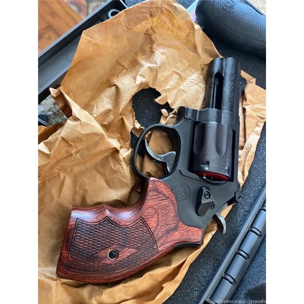 SMITH WESSON MODEL 19 PERFORMANCE CENTER New and Used Price, Value ...