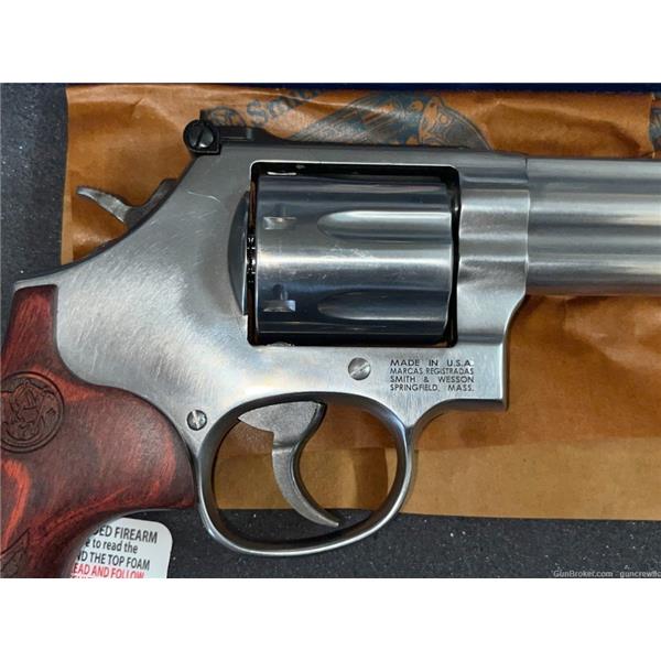 686 PLUS New and Used Price, Value, & Trends 2024